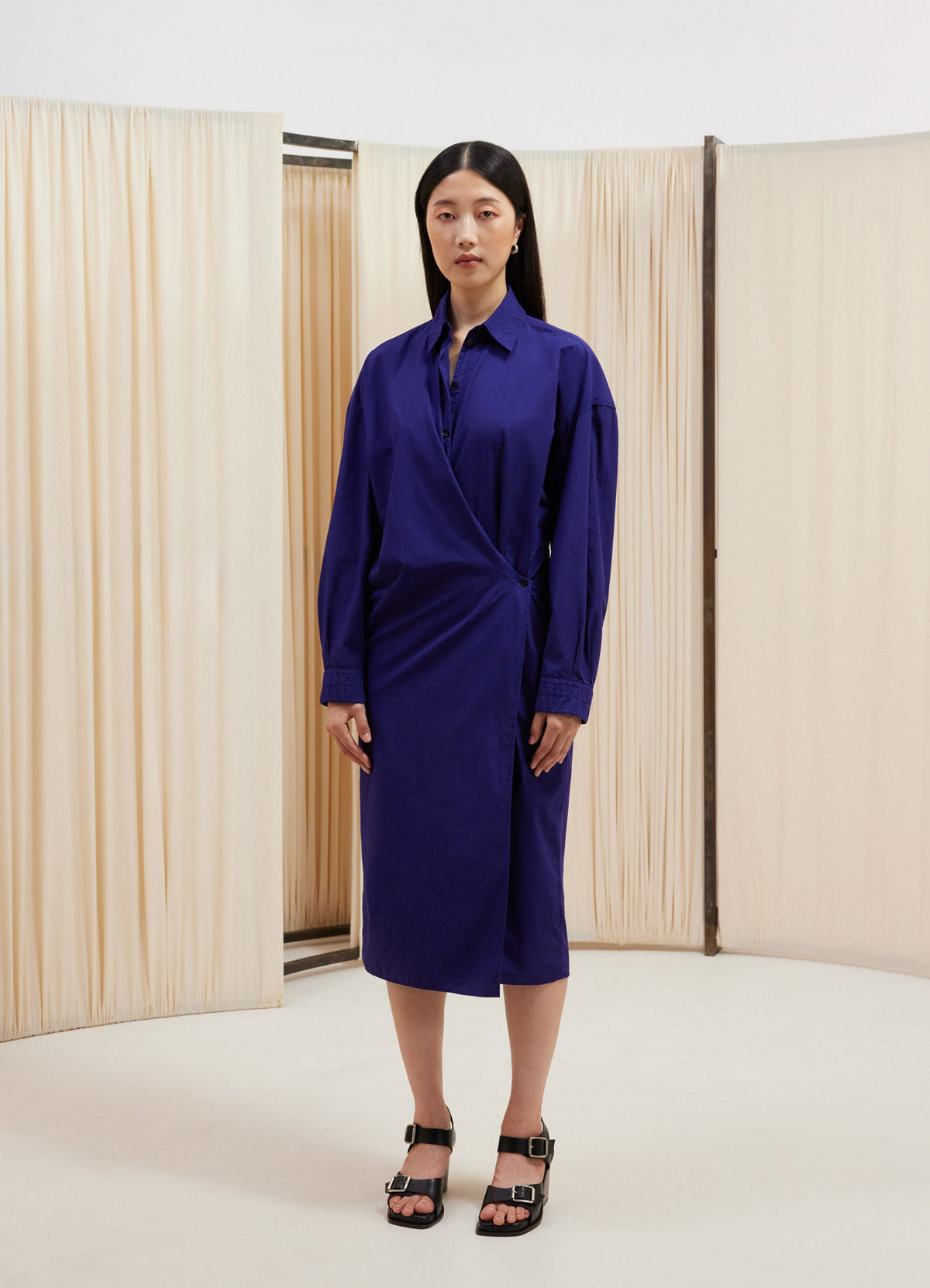 스트레이트 칼라 트위스트 드레스 - Blue Violet - Light Garment Dyed Cotton - 여성 | LEMAIRE