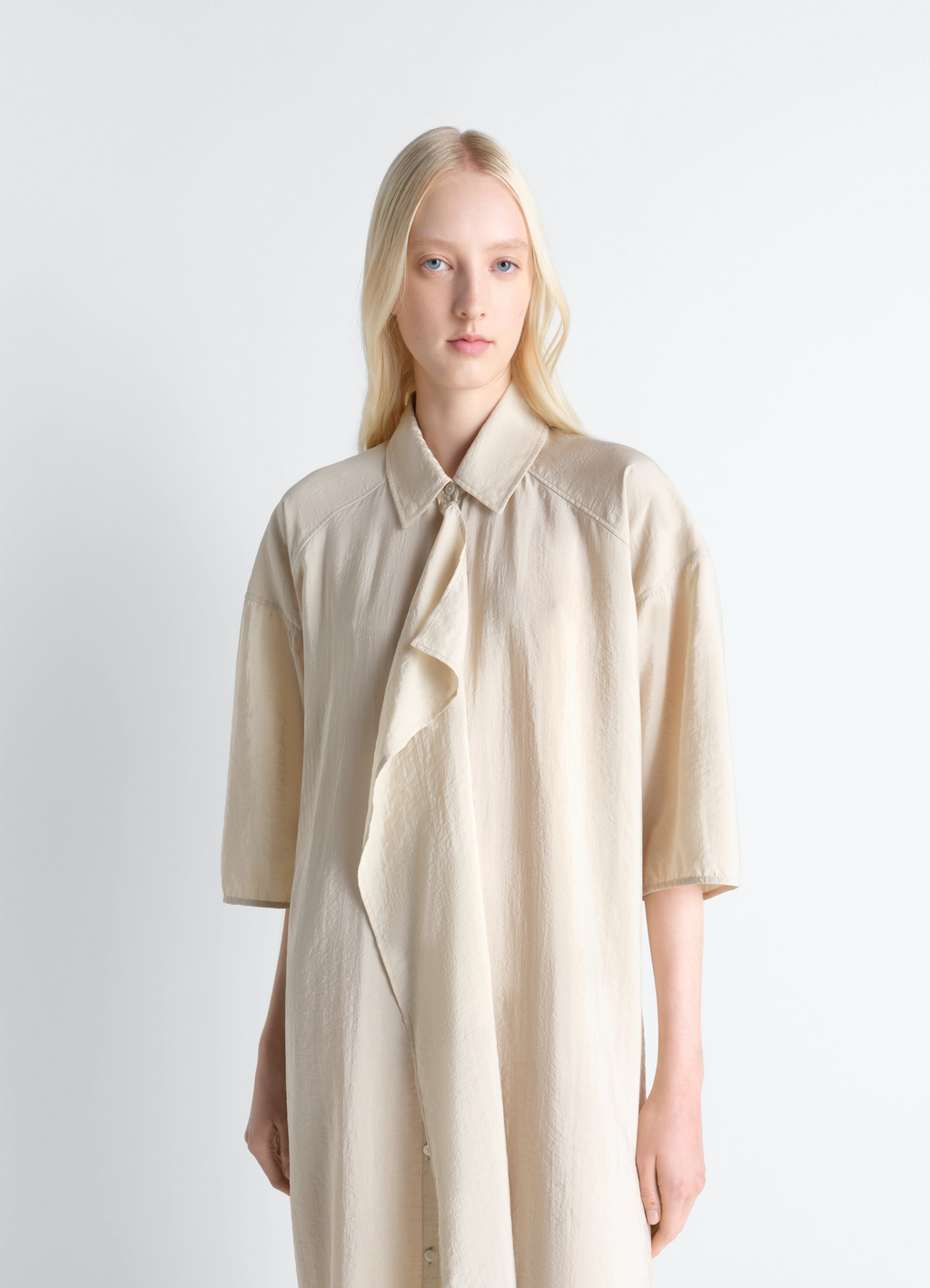 ASYMMETRISCHES HEMDKLEID - Oat Milk - Trockene Seide - Damen | LEMAIRE