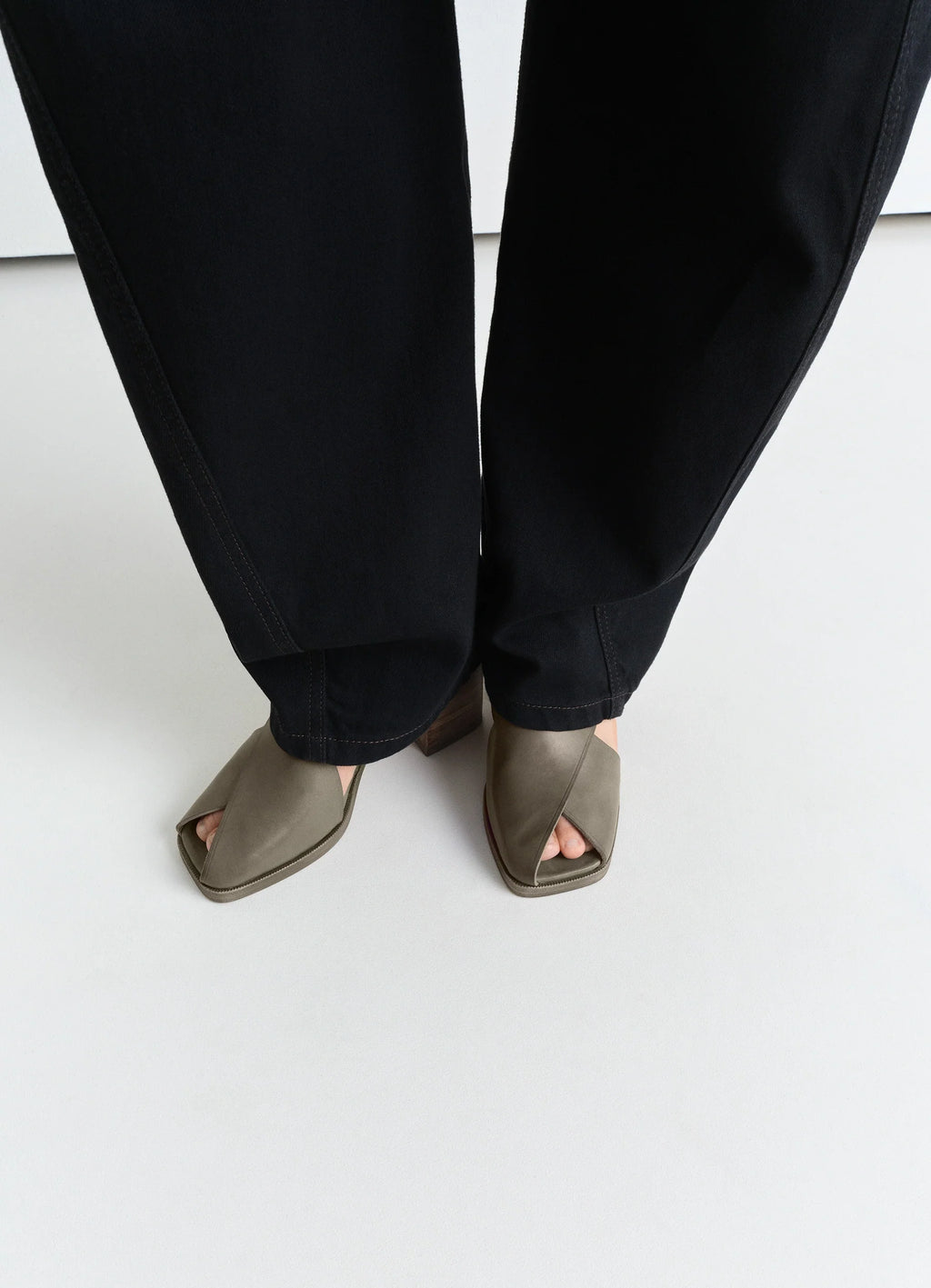 SANDALES CROSS 80 - Green Clay - Cuir nappa végétal - Femme | LEMAIRE