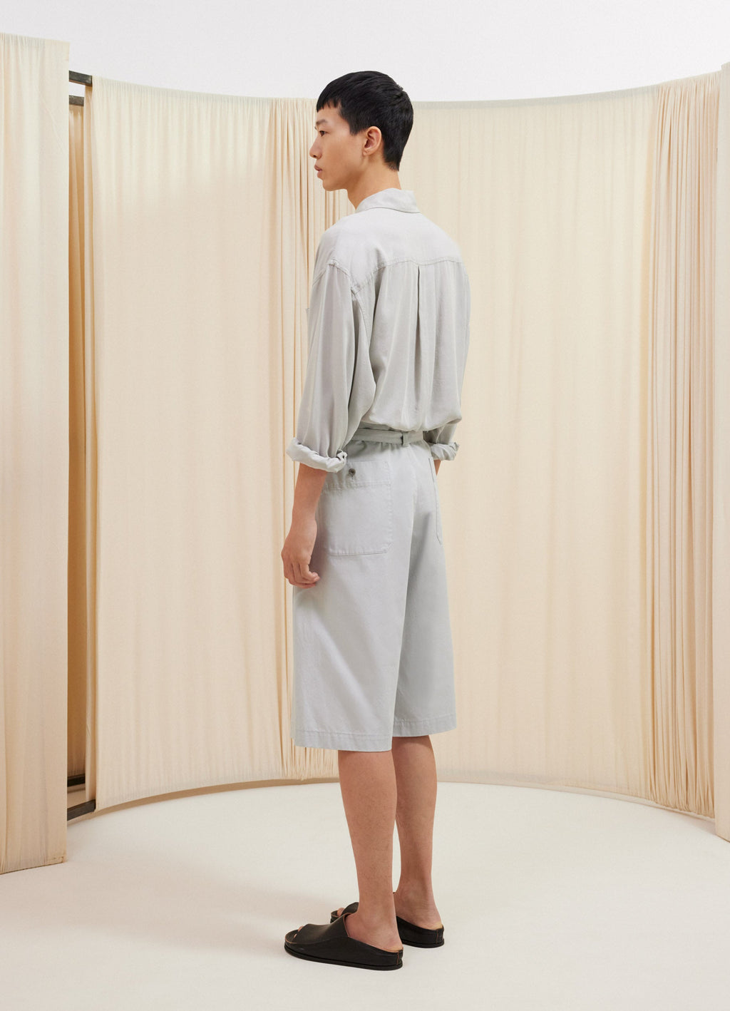 맥시 버뮤다 - Cloud Grey - 면 트윌 - 남성 | LEMAIRE