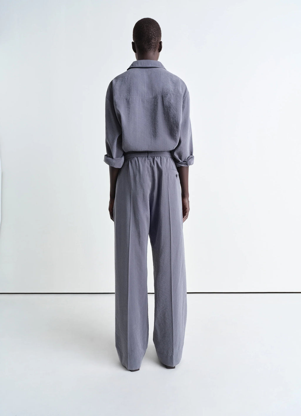 벨티드 릴랙스드 팬츠 - Asphalt - 드라이 실크 - 여성 | LEMAIRE