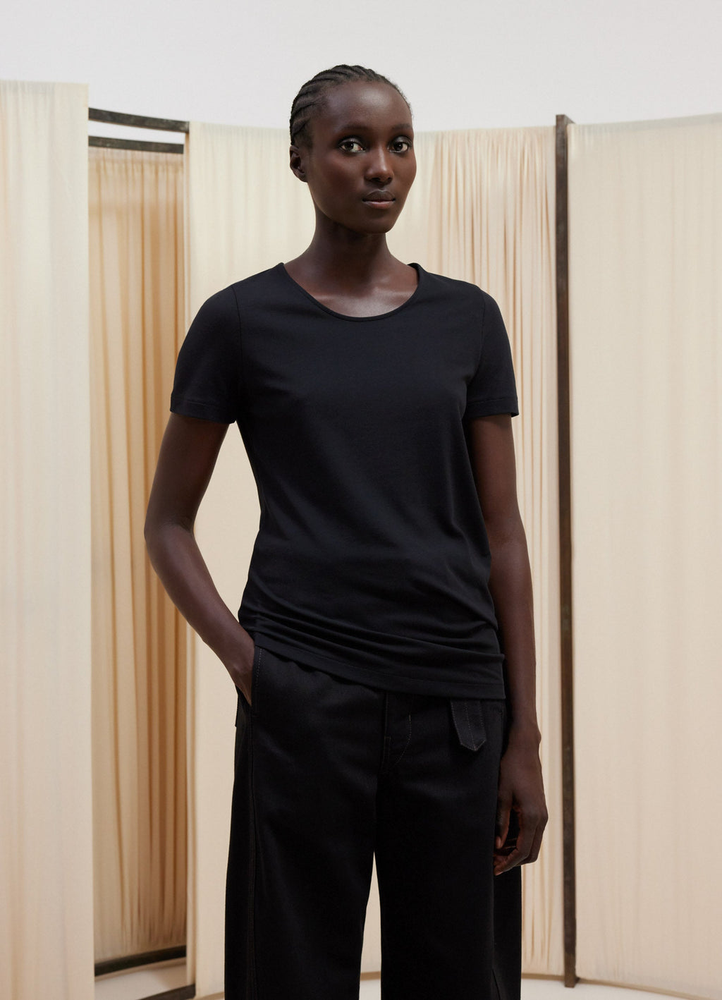 VERDREHTES T-SHIRT - Black - Crepe Jersey - Damen | LEMAIRE