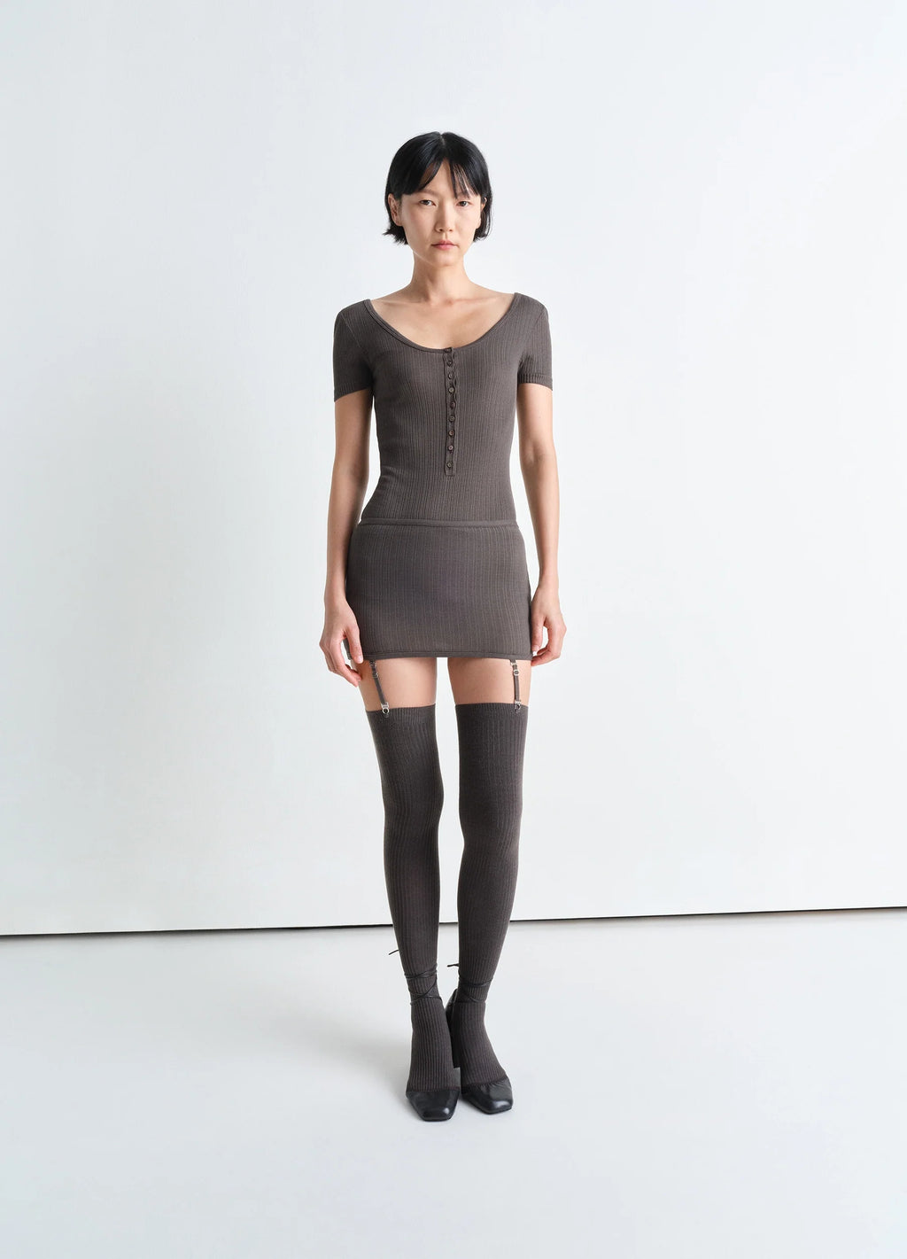 GERIPPTES BODY MIT KNÖPFEN - Dark Brown - Viskose Seide - Damen | LEMAIRE