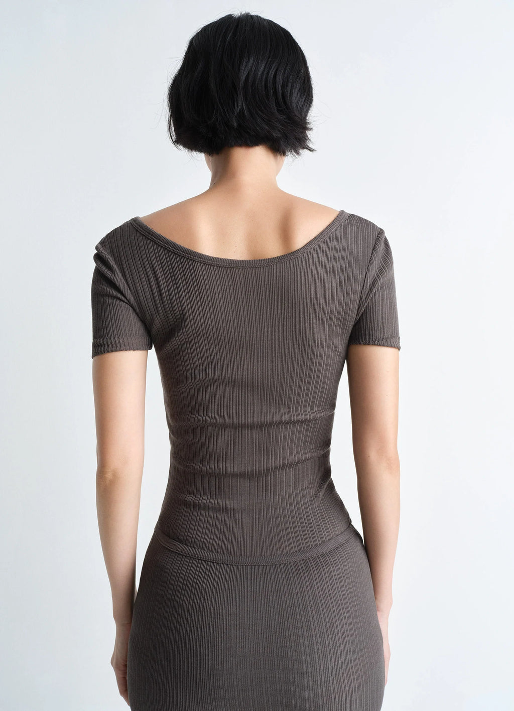 GERIPPTES BODY MIT KNÖPFEN - Dark Brown - Viskose Seide - Damen | LEMAIRE